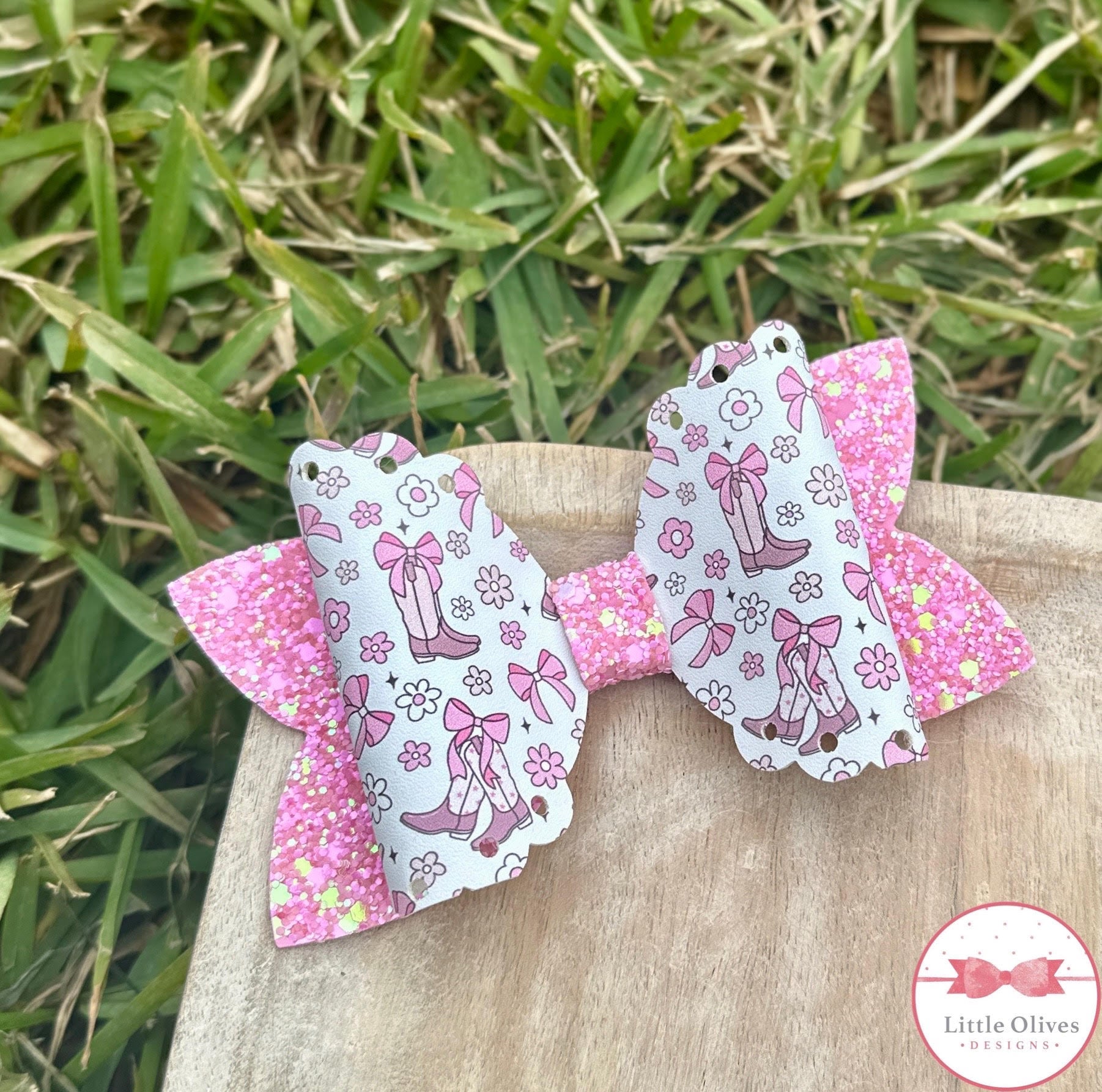 BOOTS & BOWS BOW – Little Olives Designs, LLC